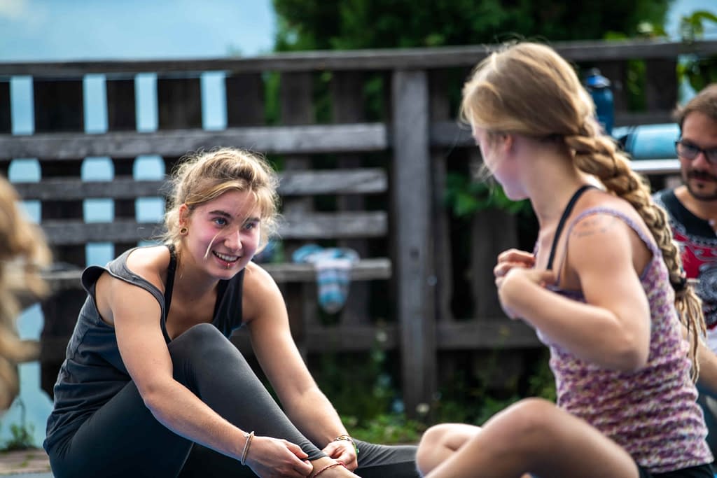 Perché è importante saper dire di no? | Sam e Luna - acroyoga